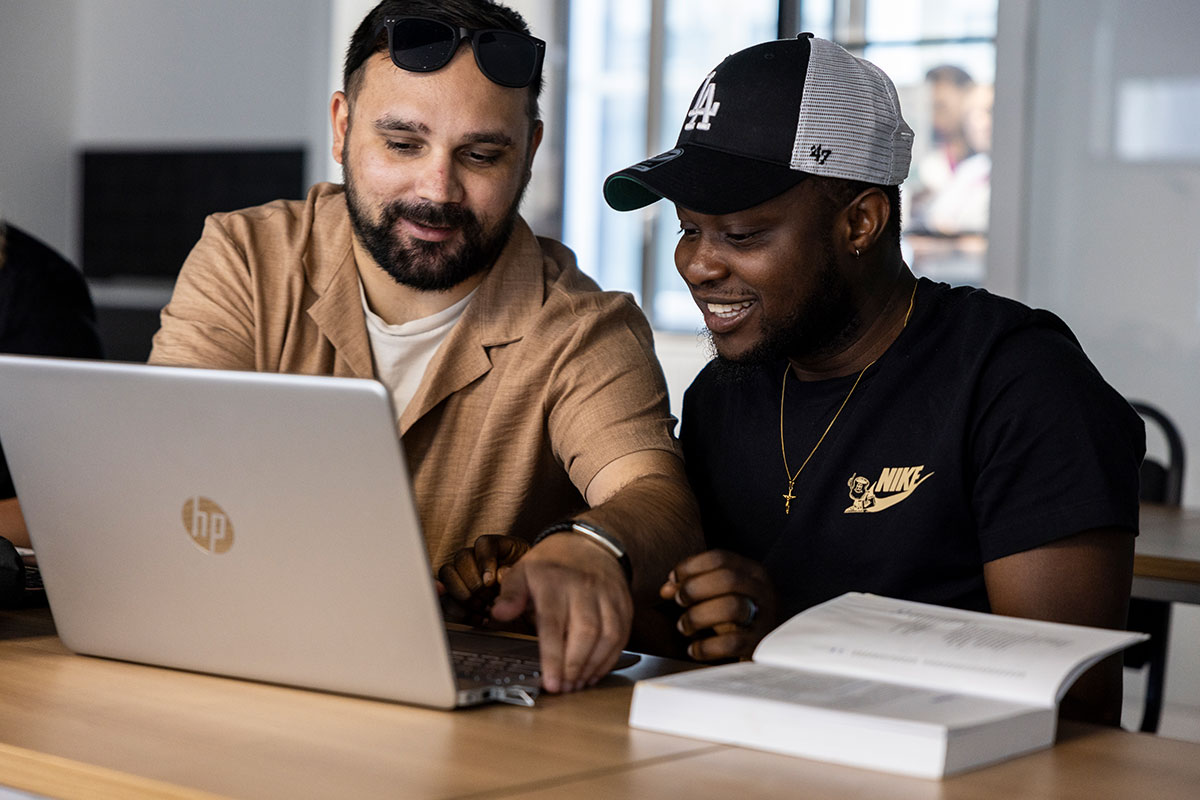 Master Global Business Management in a Live Business Simulation - LMET